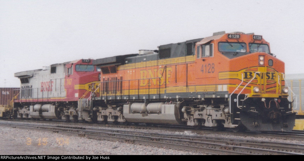 BNSF 4128 East